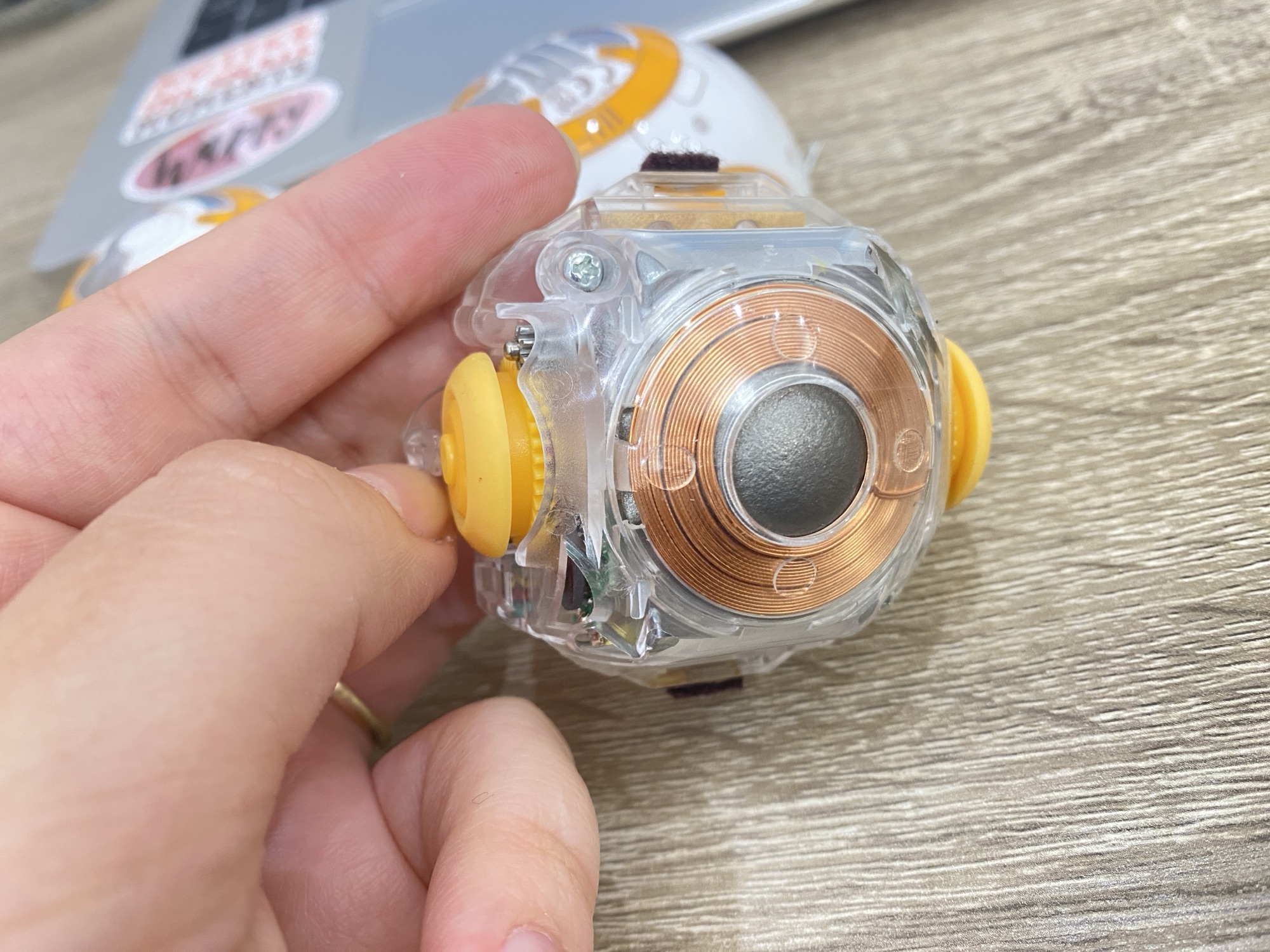 How do round robots like Sphero move? – Technology Realm Resources